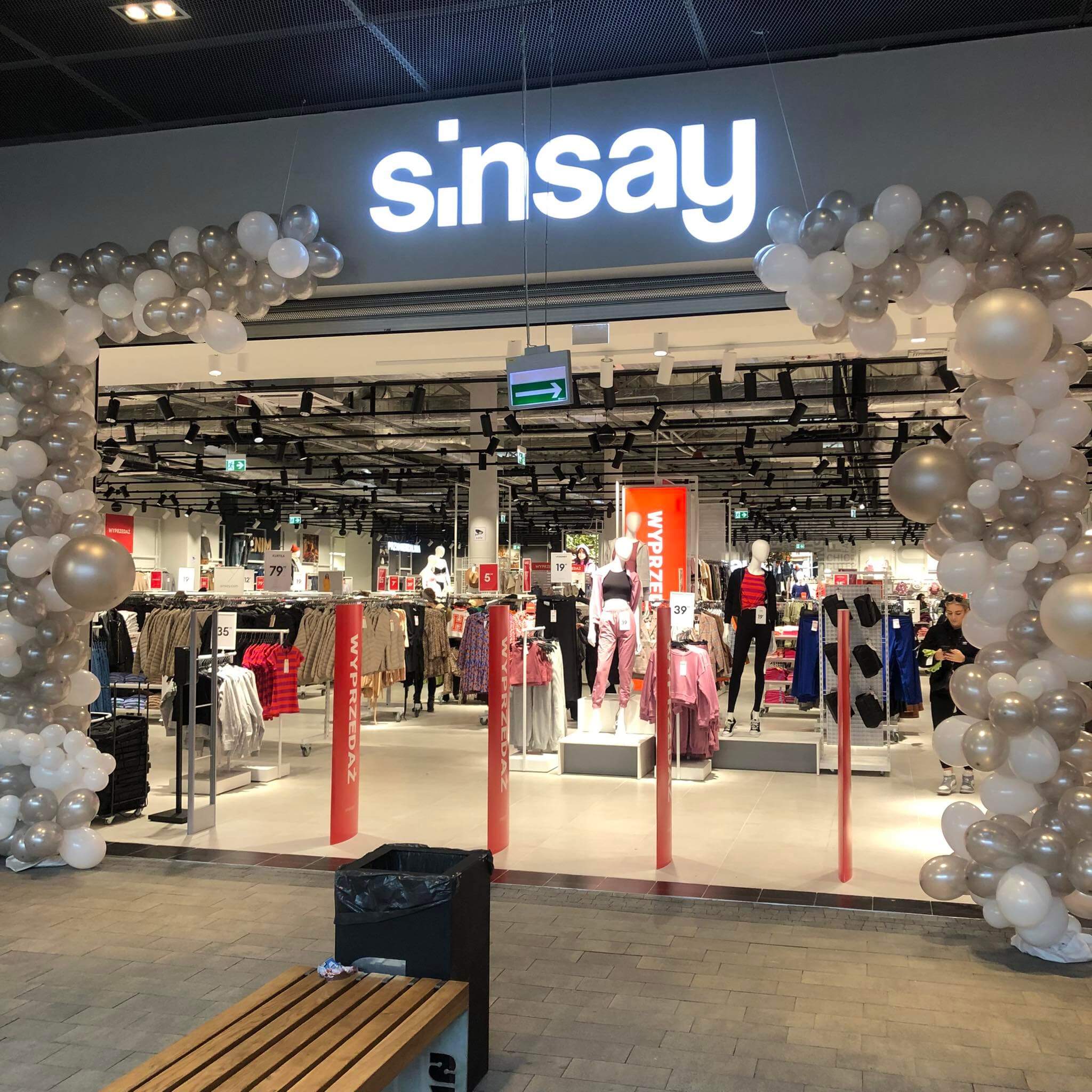 Ponowne otwarcie nowego większego sklepu SINSAY z nowymi działami: home ...
